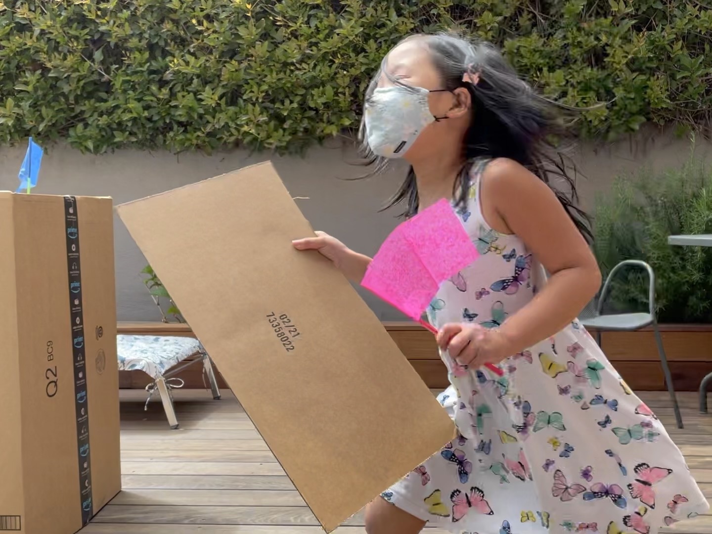 The Best Grandma Game: Fort Fight with Big Boxes!