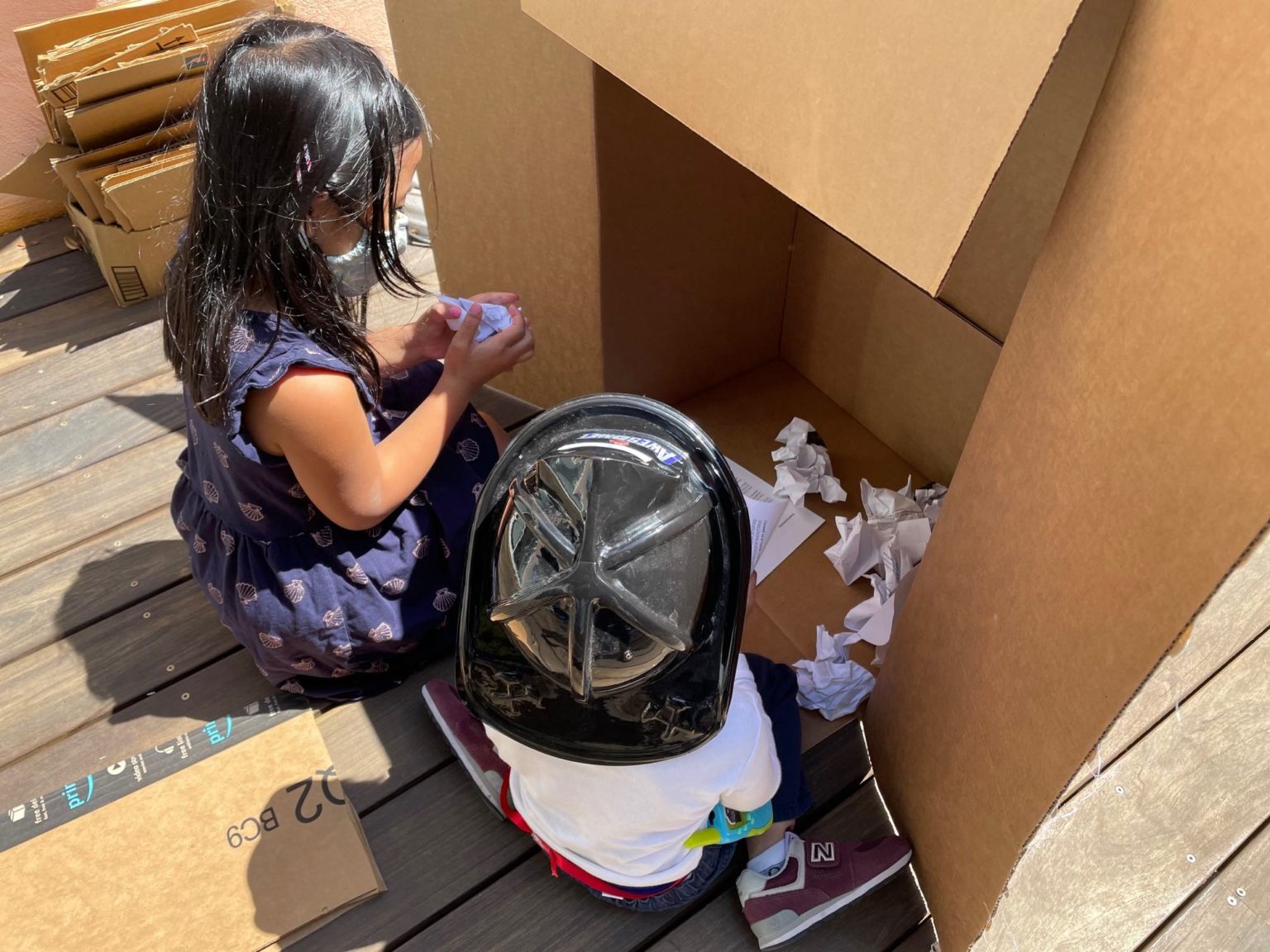 The Best Grandma Game: Fort Fight with Big Boxes!